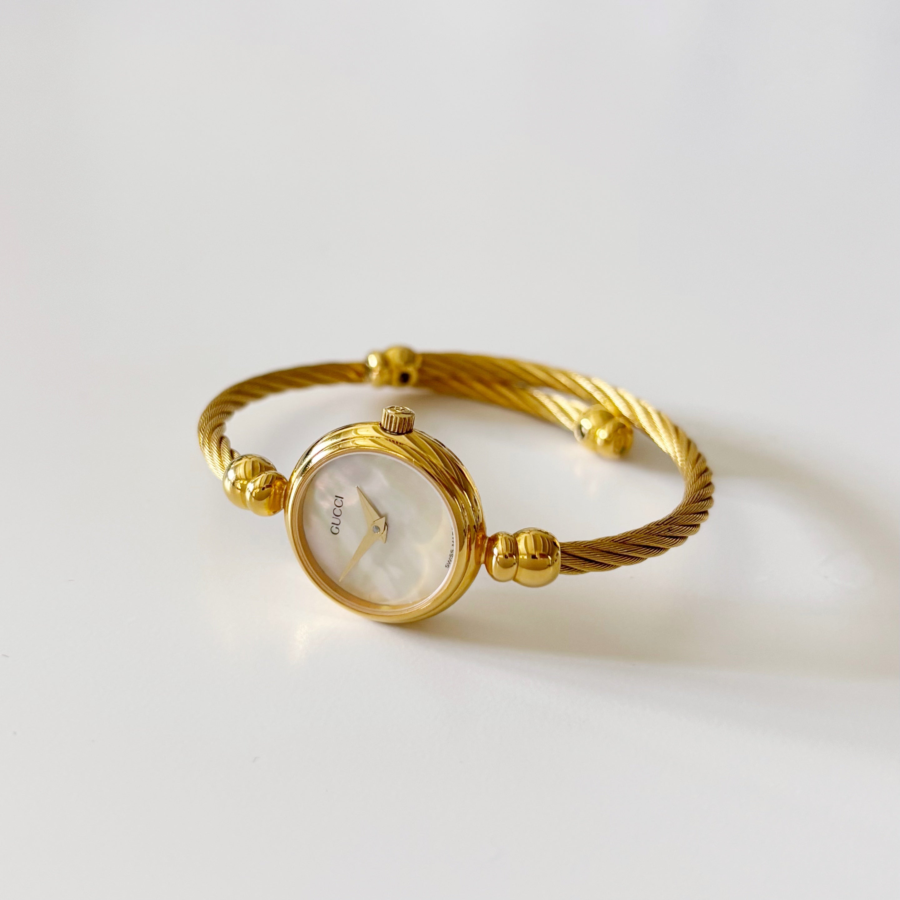 Gucci 1990s Seashell Dial Gold Plated Cable Bangle Watch – Lorinaté